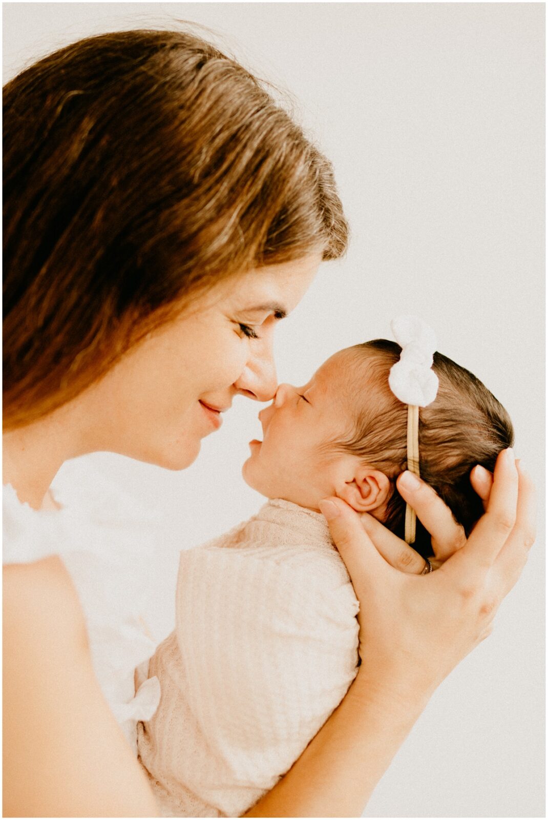 Outfit Ideas: What to Wear As A New Mom at Newborn Photography Session ...