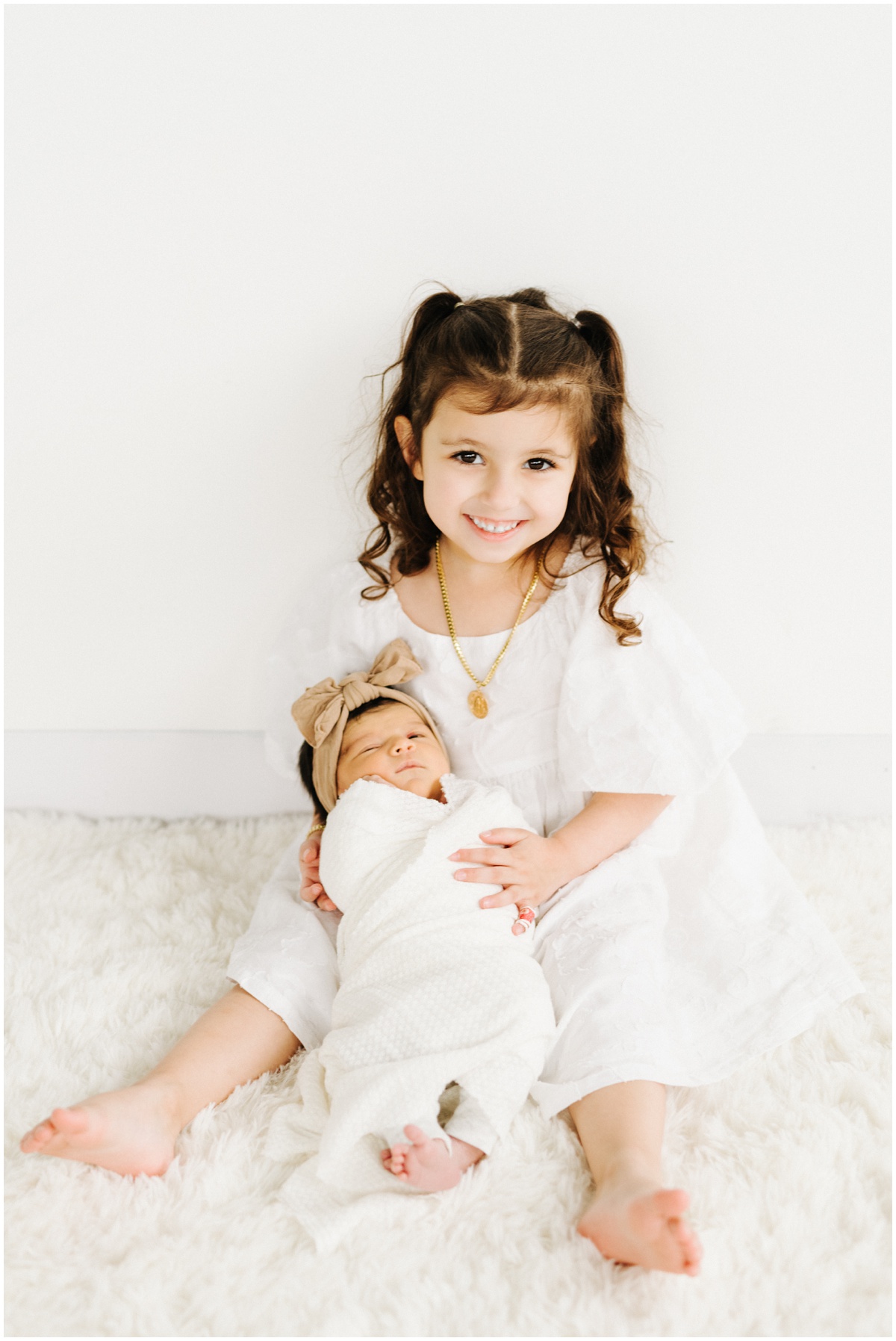 A Newborn Session with a Week-Old Baby and Her Big Sister - Studio 29 ...